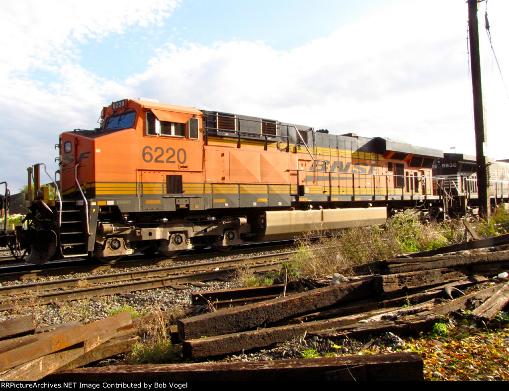 BNSF 6220